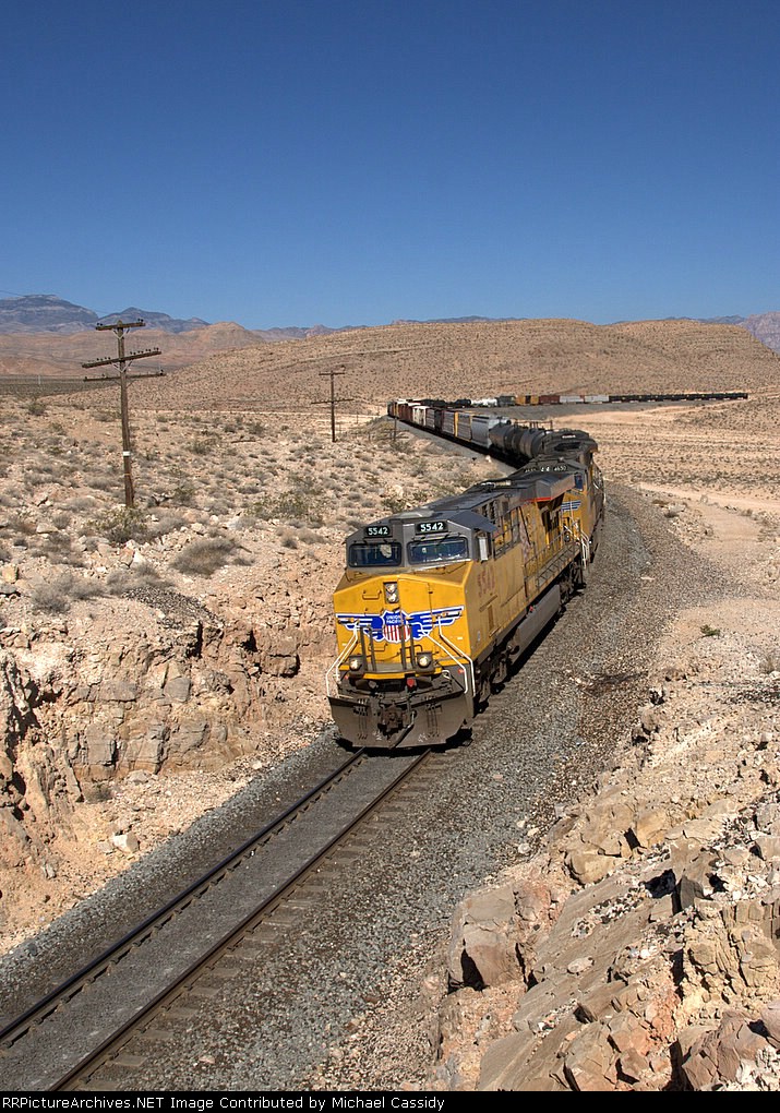 UP 5542 leads a w/b out of the Vegas Valley